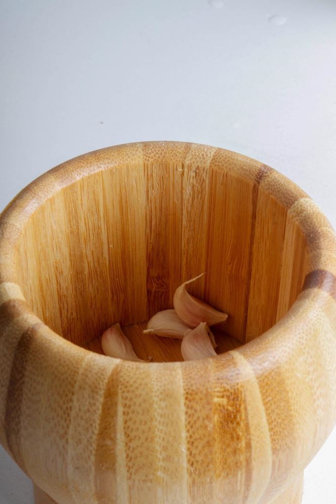 HOMENIVA Natural Bamboo Mortar.