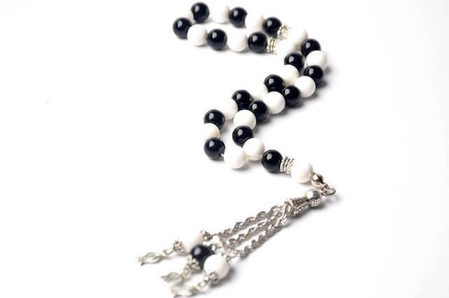 Siyah Beyaz Tesbih.