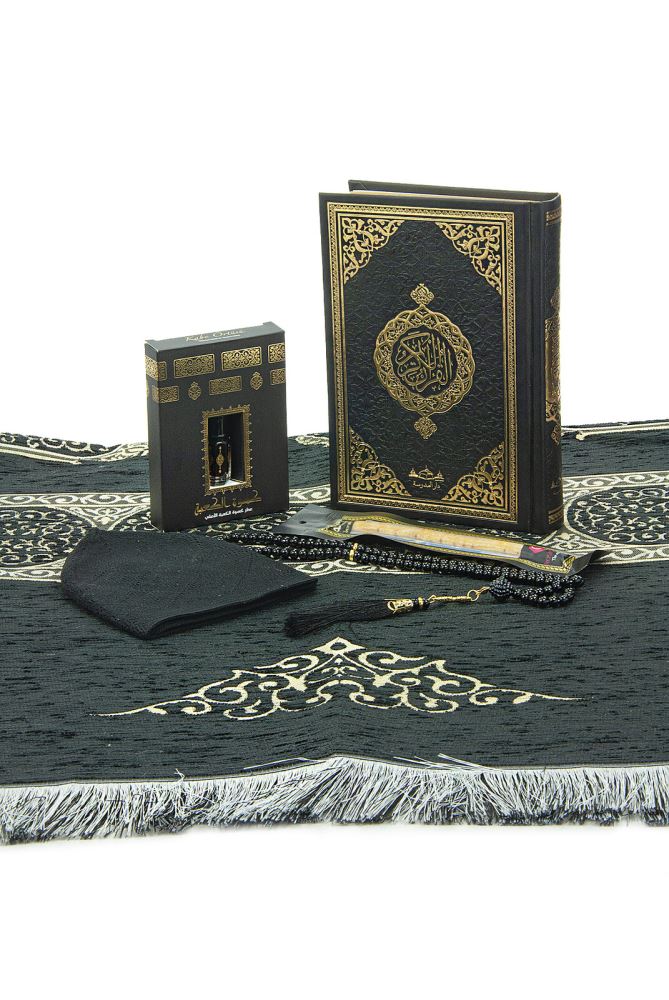 Dowry Prayer Rug Set Religious Boxed Gift Medina Calligraphy Quran Set.